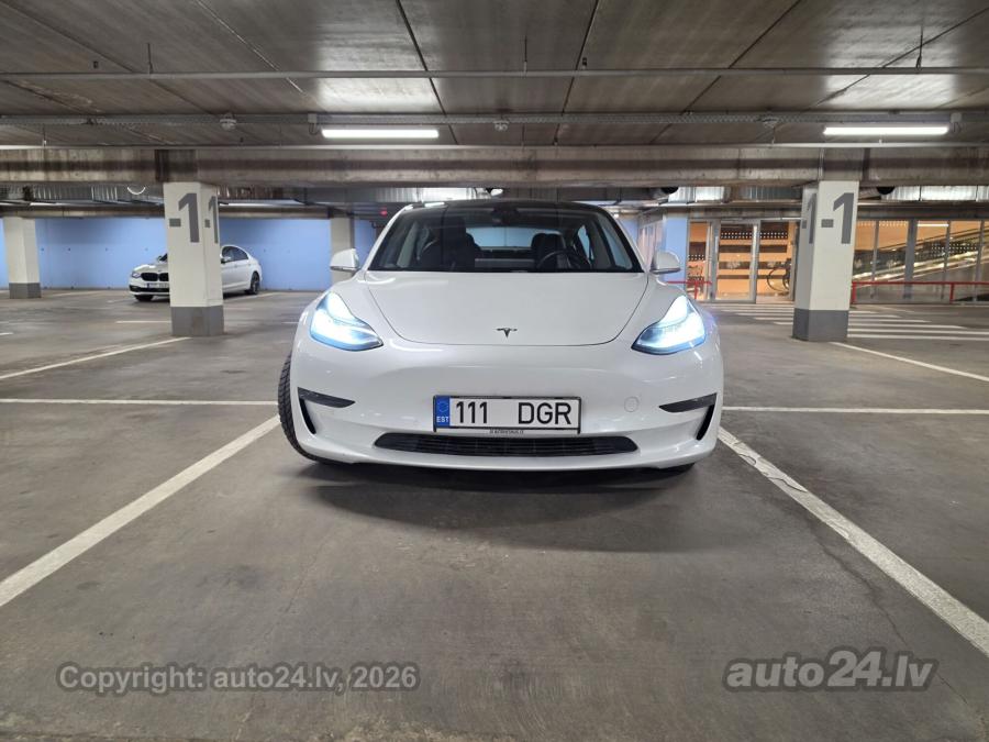 Balts Tesla Model 3 2019 Tallina, ar dzinēja tilpumu 0.00 L un nobraukumu 189 tūkst. km par 19000 €, foto 1 vietnē AUTOMOTO.COM.LV