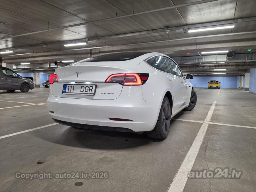 Balts Tesla Model 3 2019 Tallina, ar dzinēja tilpumu 0.00 L un nobraukumu 189 tūkst. km par 19000 €, foto 5 vietnē AUTOMOTO.COM.LV
