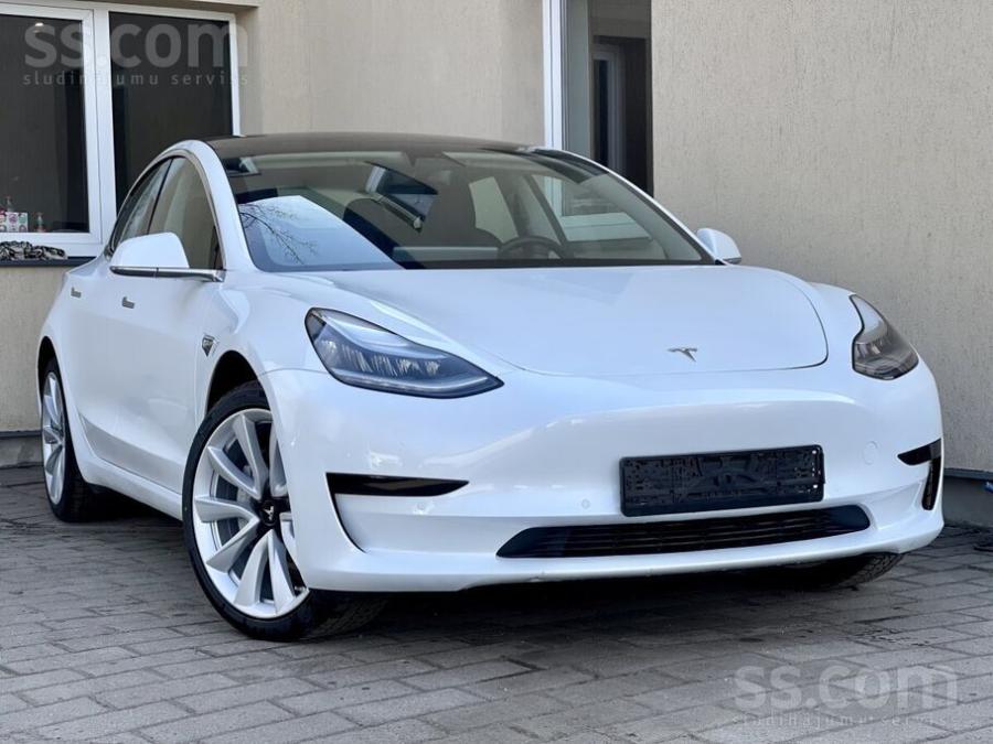 Balts Tesla Model 3 2019 Rīga, ar dzinēja tilpumu 0.00 L un nobraukumu 0 tūkst. km par 17500 €, foto 1 vietnē AUTOMOTO.COM.LV