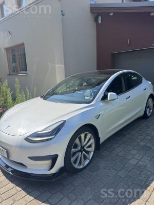 White Tesla Model 3 2019 in Riga, with an engine capacity of 0.00 L and mileage of 113 thousand km for 20400 €, photo 3 on AUTOMOTO.COM.LV