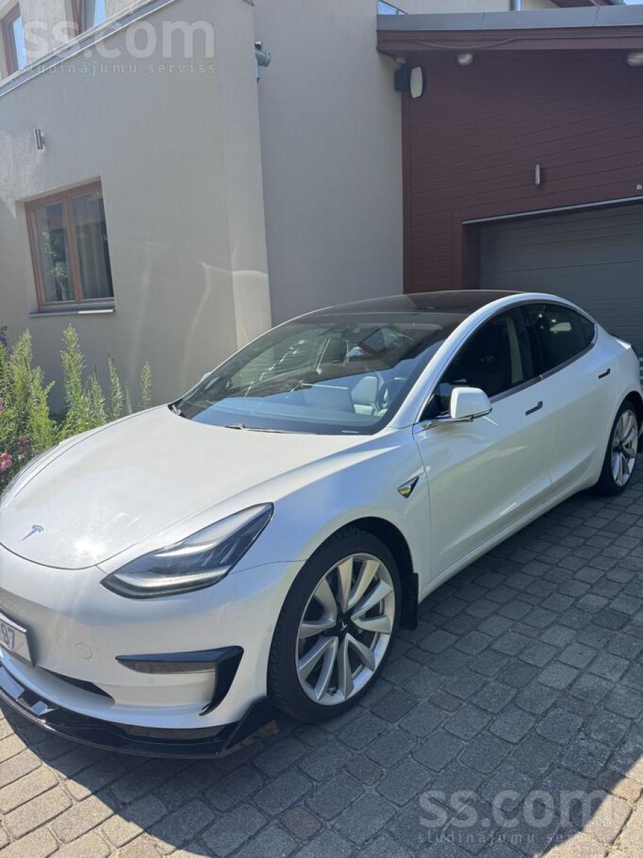 White Tesla Model 3 2019 in Riga, with an engine capacity of 0.00 L and mileage of 113 thousand km for 20400 €, photo 3 on AUTOMOTO.COM.LV