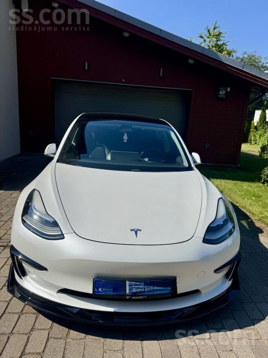 White Tesla Model 3 2019 in Riga, with an engine capacity of 0.00 L and mileage of 113 thousand km for 20400 €, photo 5 on AUTOMOTO.COM.LV