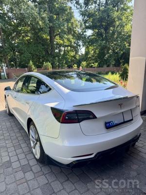 White Tesla Model 3 2019 in Riga, with an engine capacity of 0.00 L and mileage of 113 thousand km for 20400 €, photo 6 on AUTOMOTO.COM.LV