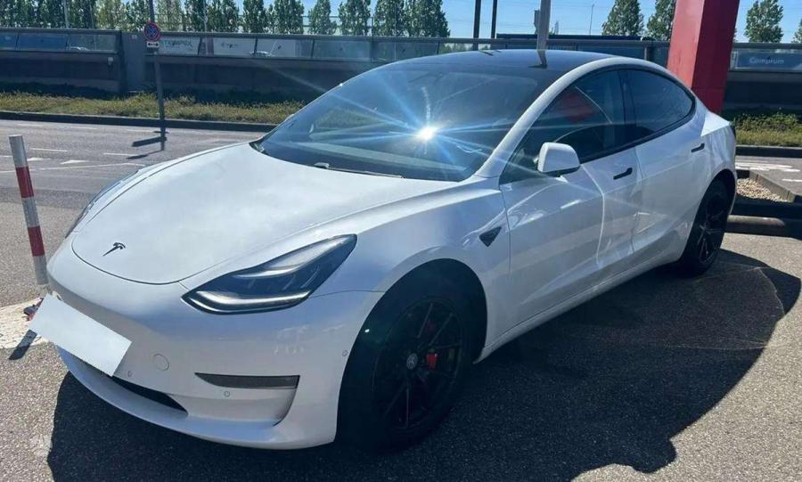 White Tesla Model 3 2019 in Panevezys, with an engine capacity of 0.00 L and mileage of 149 thousand km for 24000 €, photo 1 on AUTOMOTO.COM.LV