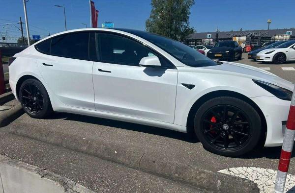 Balts Tesla Model 3 2019 Panevēža, ar dzinēja tilpumu 0.00 L un nobraukumu 149 tūkst. km par 24000 €, foto 2 vietnē AUTOMOTO.COM.LV