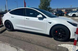 White Tesla Model 3 2019 in Panevezys, with an engine capacity of 0.00 L and mileage of 149 thousand km for 24000 €, photo 3 on AUTOMOTO.COM.LV