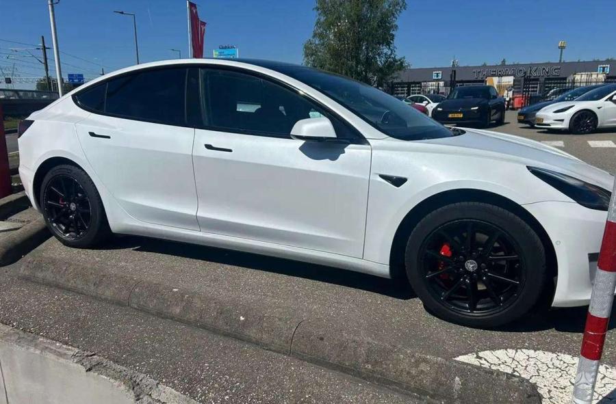 White Tesla Model 3 2019 in Panevezys, with an engine capacity of 0.00 L and mileage of 149 thousand km for 24000 €, photo 3 on AUTOMOTO.COM.LV