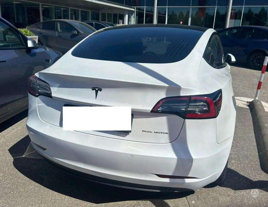 White Tesla Model 3 2019 in Panevezys, with an engine capacity of 0.00 L and mileage of 149 thousand km for 24000 €, photo 4 on AUTOMOTO.COM.LV