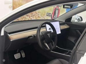 White Tesla Model 3 2019 in Panevezys, with an engine capacity of 0.00 L and mileage of 149 thousand km for 24000 €, photo 6 on AUTOMOTO.COM.LV