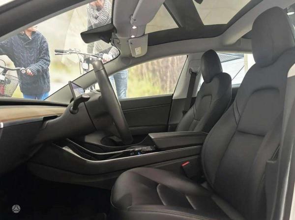 Balts Tesla Model 3 2019 Panevēža, ar dzinēja tilpumu 0.00 L un nobraukumu 149 tūkst. km par 24000 €, foto 6 vietnē AUTOMOTO.COM.LV