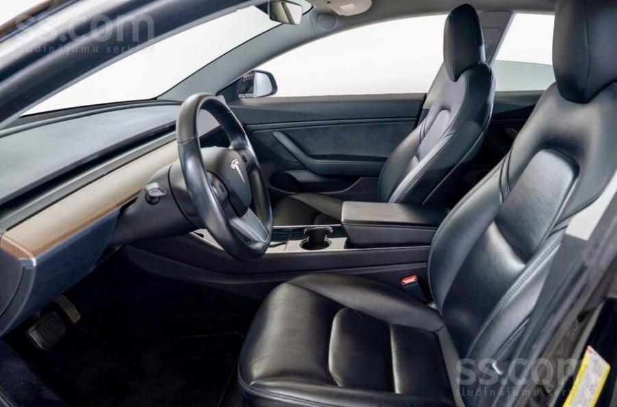 White Tesla Model 3 2019 in Riga, with an engine capacity of 0.00 L and mileage of 150 thousand km for 17777 €, photo 3 on AUTOMOTO.COM.LV
