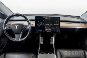 White Tesla Model 3 2019 in Riga, with an engine capacity of 0.00 L and mileage of 150 thousand km for 17777 €, photo 4 on AUTOMOTO.COM.LV