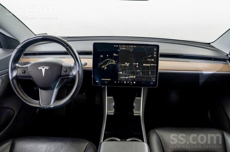 White Tesla Model 3 2019 in Riga, with an engine capacity of 0.00 L and mileage of 150 thousand km for 17777 €, photo 4 on AUTOMOTO.COM.LV
