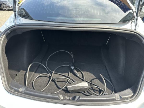 Tesla Model 3 2019 in Kaunas on AUTOMOTO.COM.LV White Tesla Model 3 2019 in Kaunas, with an engine capacity of 0.00 L and mileage of 154 thousand km for 17500 €, photo 8 on AUTOMOTO.COM.LV