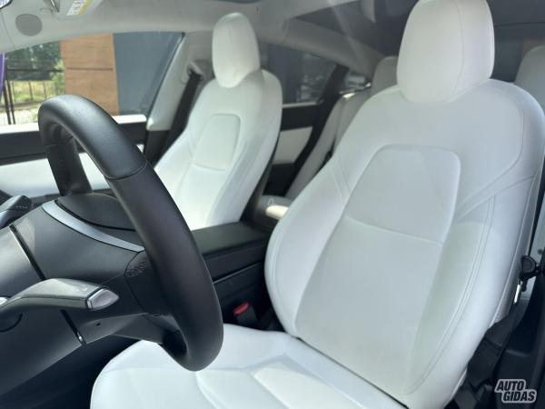 Tesla Model 3 2019 in Kaunas on AUTOMOTO.COM.LV White Tesla Model 3 2019 in Kaunas, with an engine capacity of 0.00 L and mileage of 154 thousand km for 17500 €, photo 11 on AUTOMOTO.COM.LV
