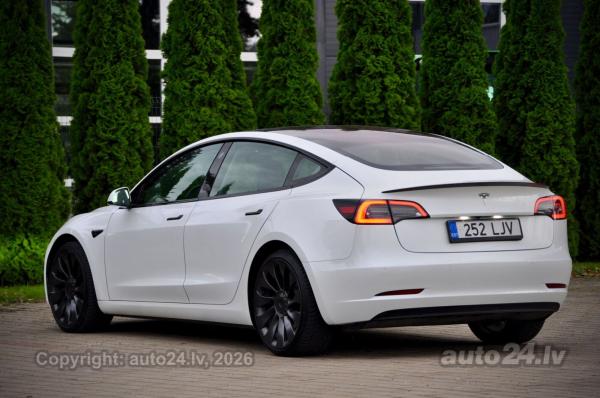 White Tesla Model 3 2019 in Turi, with an engine capacity of 0.00 L and mileage of 145 thousand km for 22999 €, photo 3 on AUTOMOTO.COM.LV