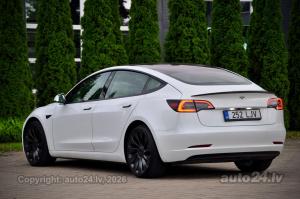 White Tesla Model 3 2019 in Turi, with an engine capacity of 0.00 L and mileage of 145 thousand km for 22999 €, photo 4 on AUTOMOTO.COM.LV