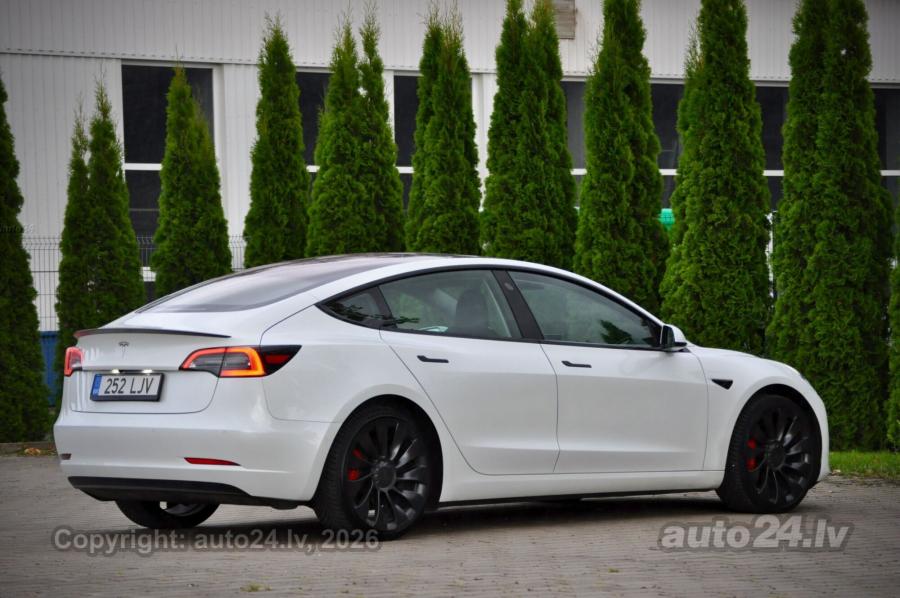 White Tesla Model 3 2019 in Turi, with an engine capacity of 0.00 L and mileage of 145 thousand km for 22999 €, photo 5 on AUTOMOTO.COM.LV