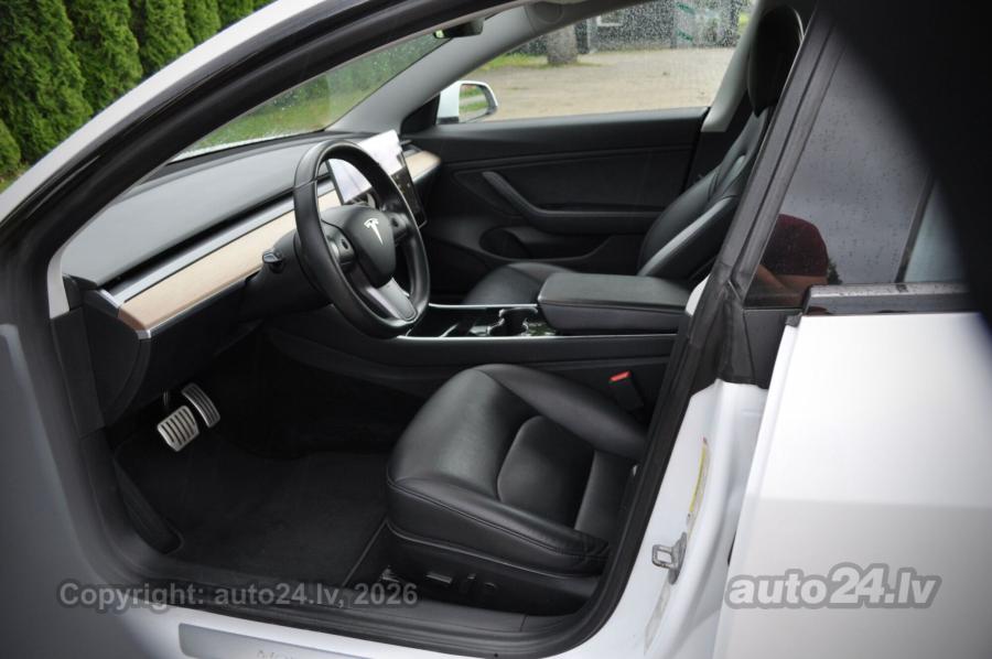 White Tesla Model 3 2019 in Turi, with an engine capacity of 0.00 L and mileage of 145 thousand km for 22999 €, photo 6 on AUTOMOTO.COM.LV