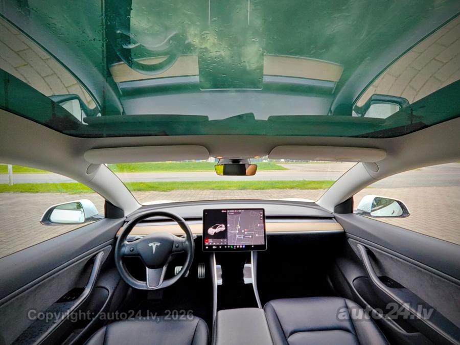 White Tesla Model 3 2019 in Turi, with an engine capacity of 0.00 L and mileage of 145 thousand km for 22999 €, photo 7 on AUTOMOTO.COM.LV