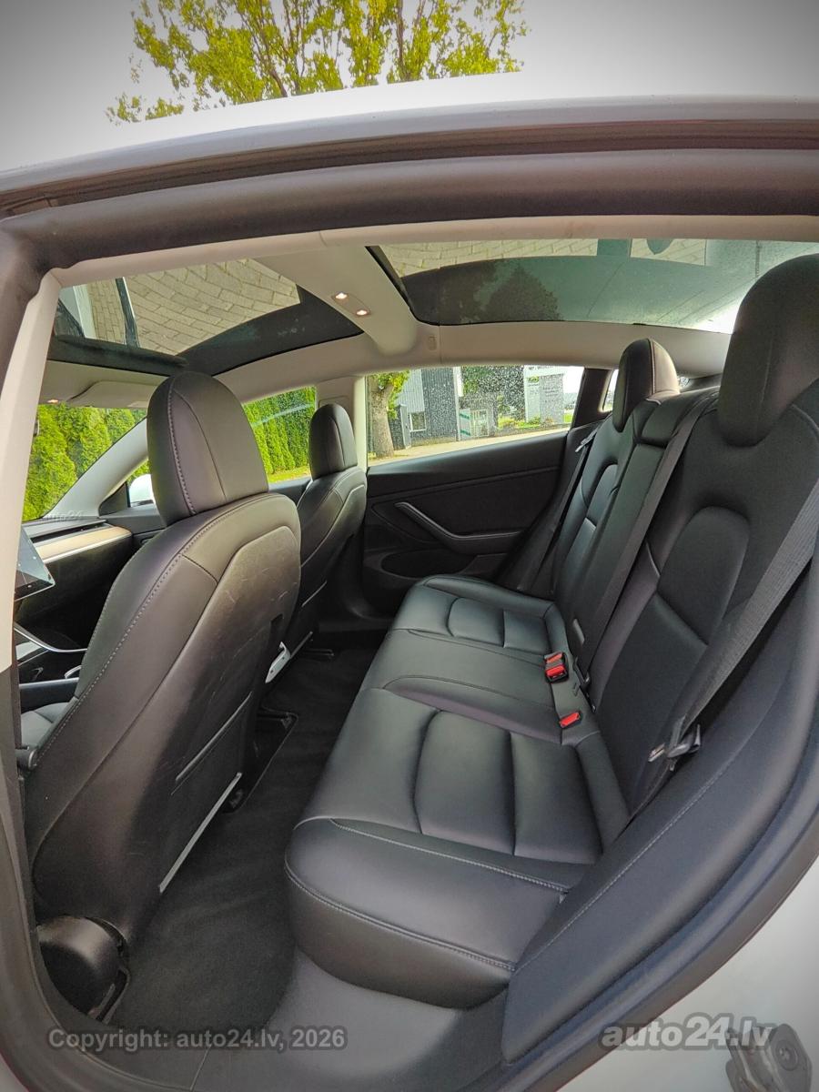 White Tesla Model 3 2019 in Turi, with an engine capacity of 0.00 L and mileage of 145 thousand km for 22999 €, photo 9 on AUTOMOTO.COM.LV