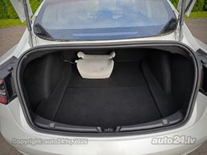 White Tesla Model 3 2019 in Turi, with an engine capacity of 0.00 L and mileage of 145 thousand km for 22999 €, photo 11 on AUTOMOTO.COM.LV