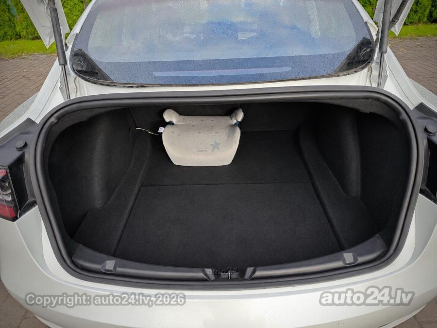 White Tesla Model 3 2019 in Turi, with an engine capacity of 0.00 L and mileage of 145 thousand km for 22999 €, photo 11 on AUTOMOTO.COM.LV