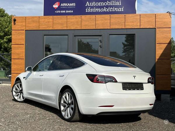 White Tesla Model 3 2019 in Kaunas, with an engine capacity of 0.00 L and mileage of 154 thousand km for 16999 €, photo 4 on AUTOMOTO.COM.LV