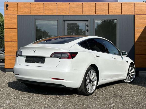 White Tesla Model 3 2019 in Kaunas, with an engine capacity of 0.00 L and mileage of 154 thousand km for 16999 €, photo 6 on AUTOMOTO.COM.LV