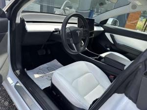 Balts Tesla Model 3 2019 Kauņa, ar dzinēja tilpumu 0.00 L un nobraukumu 154 tūkst. km par 16999 €, foto 12 vietnē AUTOMOTO.COM.LV