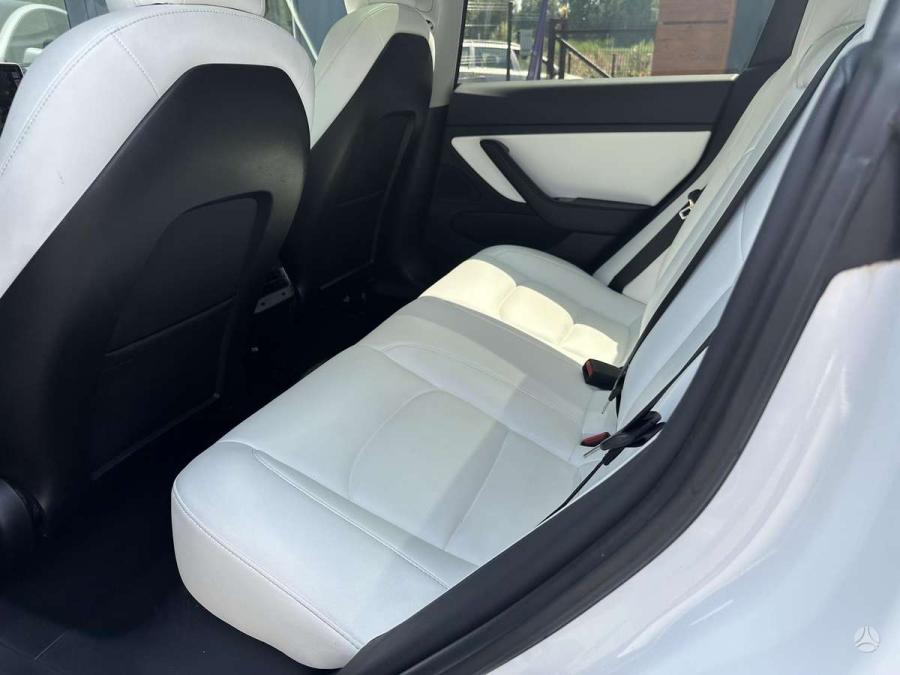 Balts Tesla Model 3 2019 Kauņa, ar dzinēja tilpumu 0.00 L un nobraukumu 154 tūkst. km par 16999 €, foto 13 vietnē AUTOMOTO.COM.LV