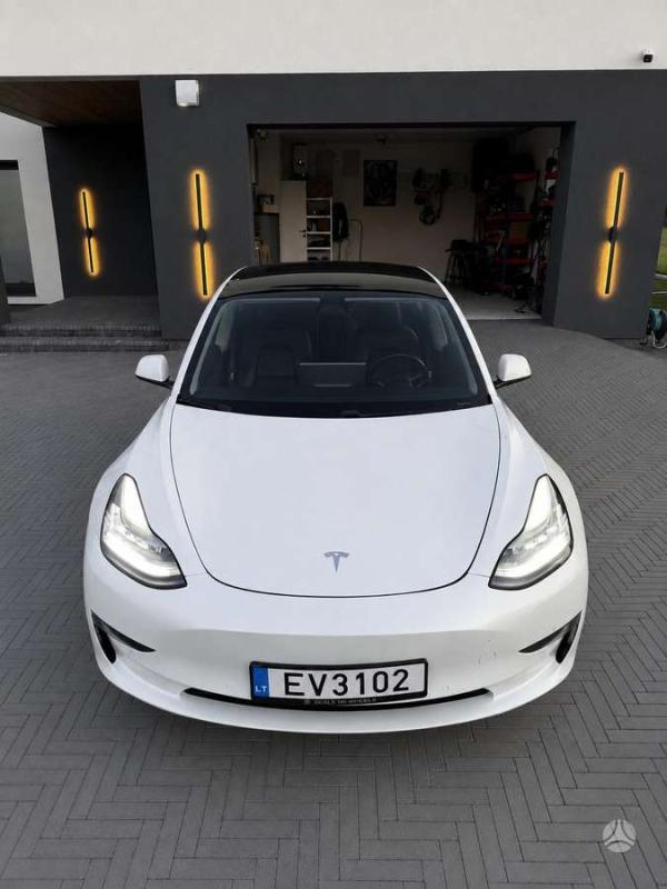White Tesla Model 3 2019 in Klaipeda, with an engine capacity of 0.00 L and mileage of 157 thousand km for 16000 €, photo 2 on AUTOMOTO.COM.LV
