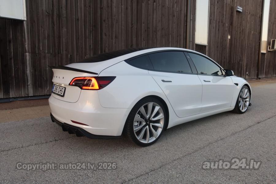 White Tesla Model 3 2019 in Tallinn, with an engine capacity of 0.00 L and mileage of 90 thousand km for 24400 €, photo 5 on AUTOMOTO.COM.LV