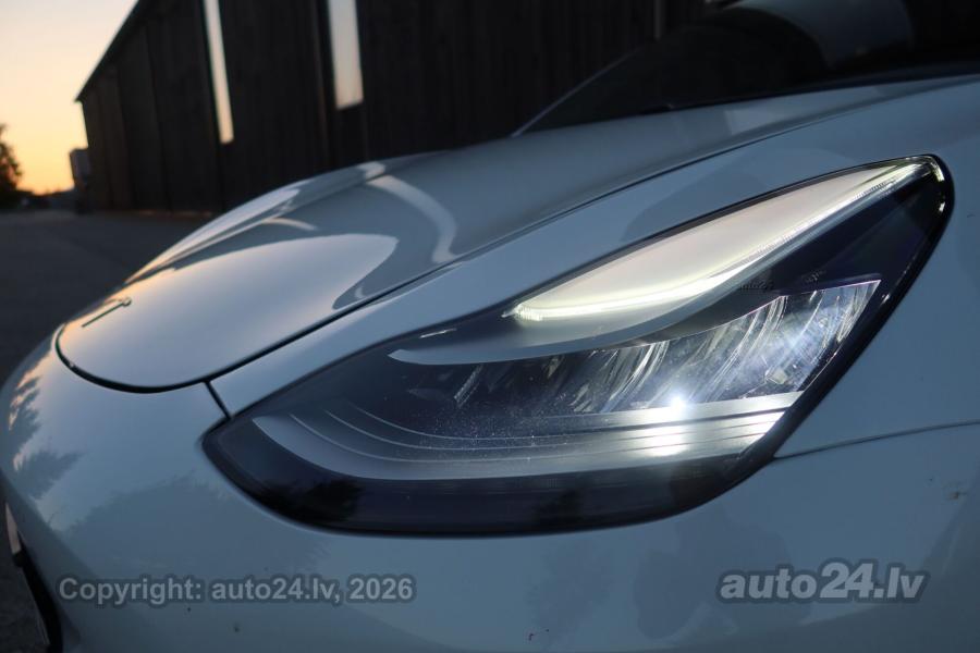 White Tesla Model 3 2019 in Tallinn, with an engine capacity of 0.00 L and mileage of 90 thousand km for 24400 €, photo 11 on AUTOMOTO.COM.LV