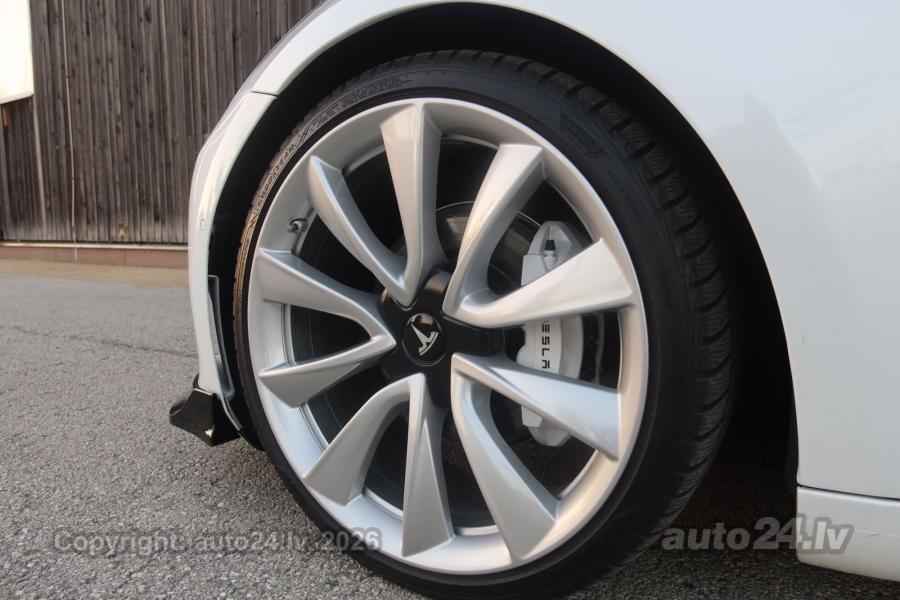 White Tesla Model 3 2019 in Tallinn, with an engine capacity of 0.00 L and mileage of 90 thousand km for 24400 €, photo 12 on AUTOMOTO.COM.LV