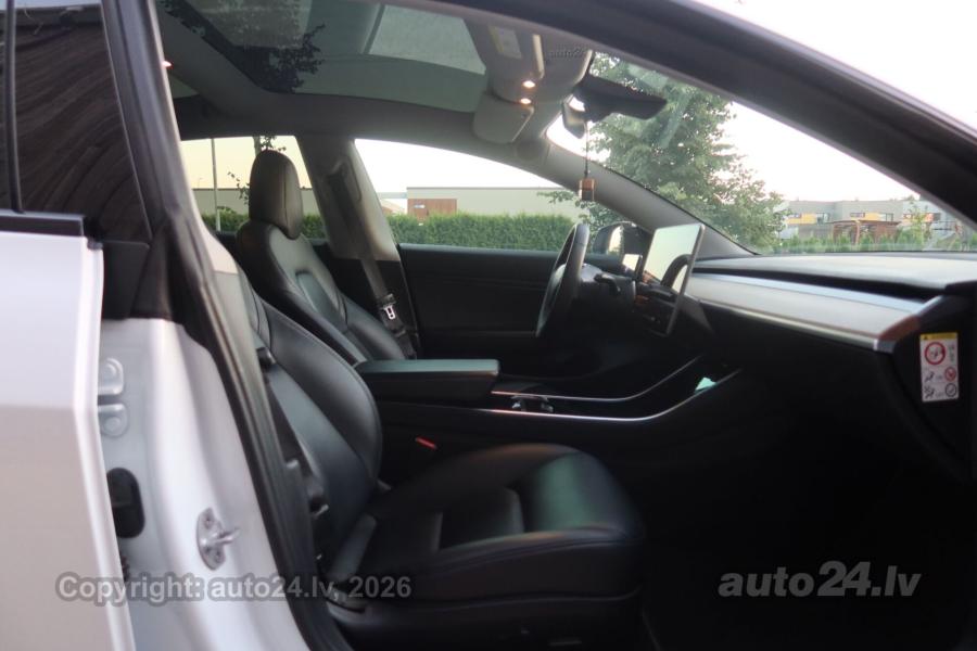 White Tesla Model 3 2019 in Tallinn, with an engine capacity of 0.00 L and mileage of 90 thousand km for 24400 €, photo 17 on AUTOMOTO.COM.LV
