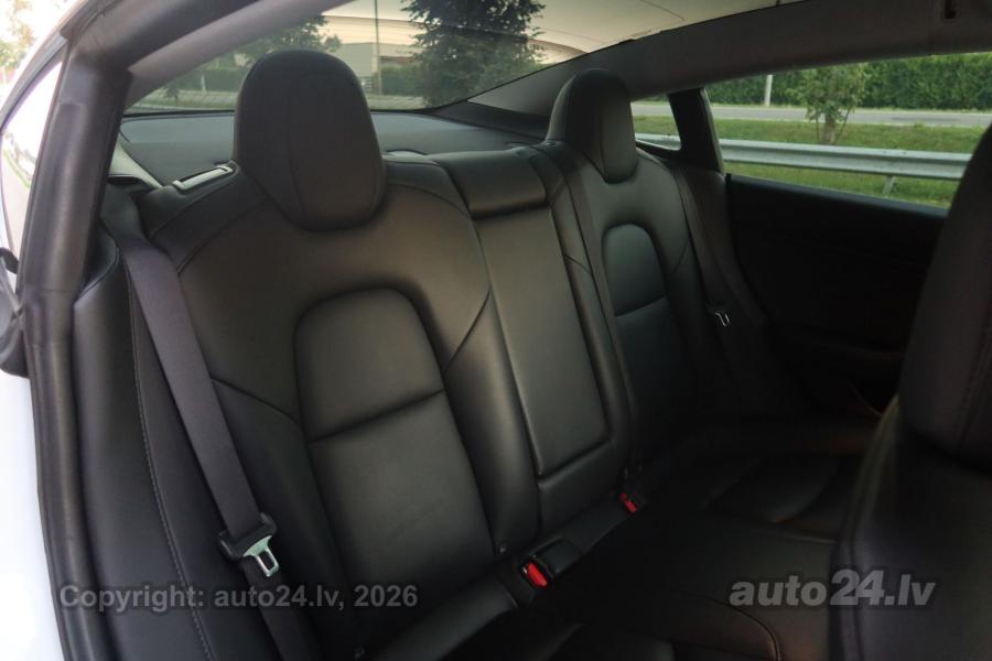 White Tesla Model 3 2019 in Tallinn, with an engine capacity of 0.00 L and mileage of 90 thousand km for 24400 €, photo 18 on AUTOMOTO.COM.LV