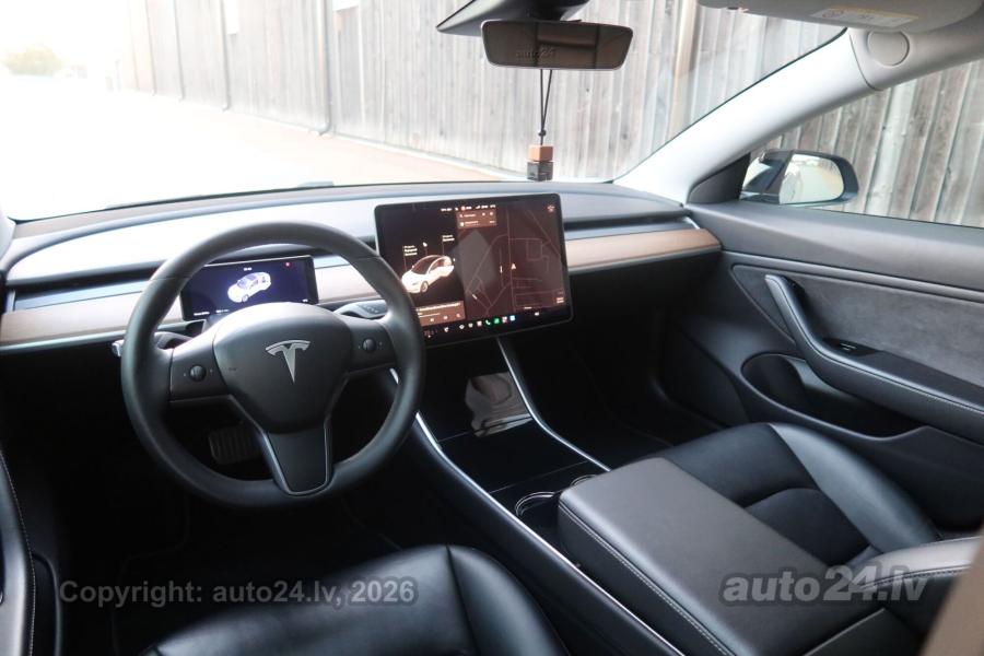 White Tesla Model 3 2019 in Tallinn, with an engine capacity of 0.00 L and mileage of 90 thousand km for 24400 €, photo 19 on AUTOMOTO.COM.LV