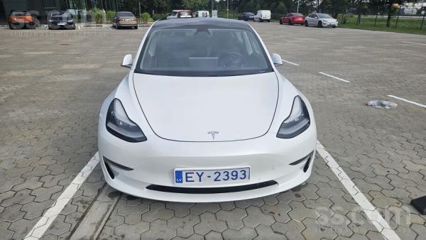 White Tesla Model 3 2019 in Riga, with an engine capacity of 0.00 L and mileage of 193 thousand km for 18500 €, photo 3 on AUTOMOTO.COM.LV