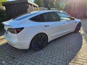 White Tesla Model 3 2019 in Vilnius, with an engine capacity of 0.00 L and mileage of 119 thousand km for 19500 €, photo 6 on AUTOMOTO.COM.LV