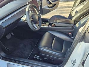 White Tesla Model 3 2019 in Vilnius, with an engine capacity of 0.00 L and mileage of 119 thousand km for 19500 €, photo 12 on AUTOMOTO.COM.LV