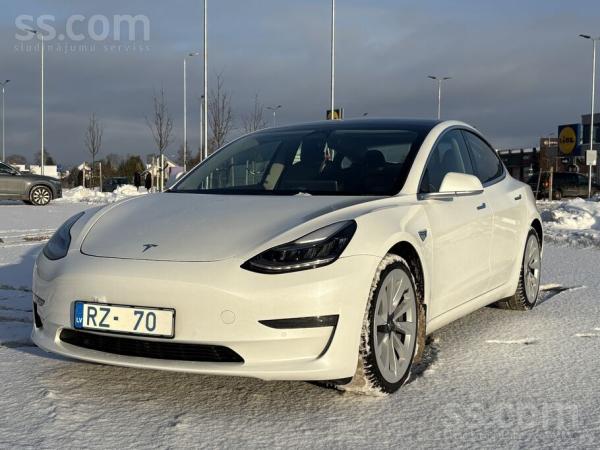 White Tesla Model 3 2020 in Riga, with an engine capacity of 0.00 L and mileage of 90 thousand km for 22600 €, photo 2 on AUTOMOTO.COM.LV