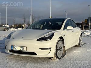 White Tesla Model 3 2020 in Riga, with an engine capacity of 0.00 L and mileage of 90 thousand km for 22600 €, photo 2 on AUTOMOTO.COM.LV