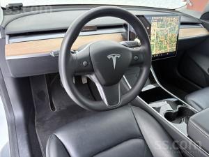 White Tesla Model 3 2020 in Riga, with an engine capacity of 0.00 L and mileage of 90 thousand km for 22600 €, photo 4 on AUTOMOTO.COM.LV