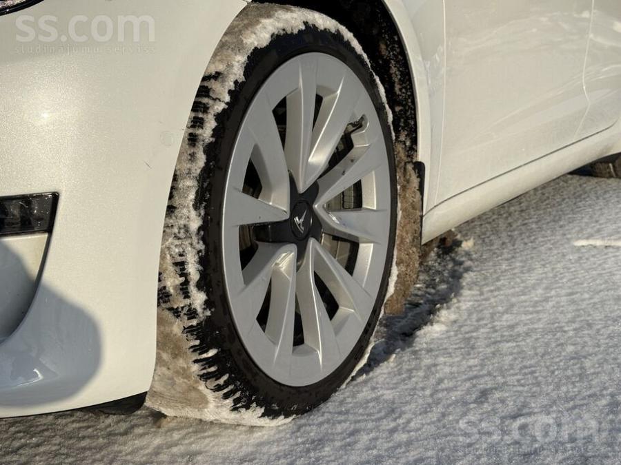 White Tesla Model 3 2020 in Riga, with an engine capacity of 0.00 L and mileage of 90 thousand km for 22600 €, photo 8 on AUTOMOTO.COM.LV