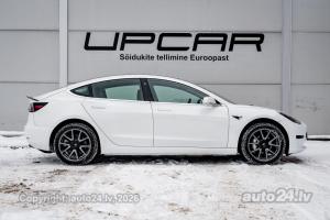 White Tesla Model 3 2020 in Parnu, with an engine capacity of 0.00 L and mileage of 106 thousand km for 17900 €, photo 4 on AUTOMOTO.COM.LV