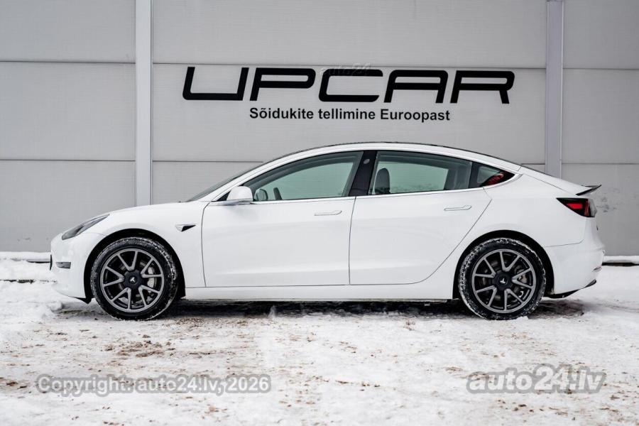 White Tesla Model 3 2020 in Parnu, with an engine capacity of 0.00 L and mileage of 106 thousand km for 17900 €, photo 5 on AUTOMOTO.COM.LV