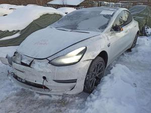 Balts Tesla Model 3 2020 Ukmergė, ar dzinēja tilpumu 0.00 L un nobraukumu 93 tūkst. km par 7800 €, foto  vietnē AUTOMOTO.COM.LV