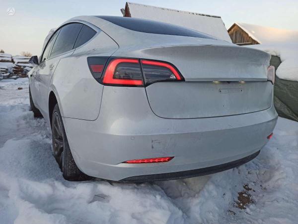 Balts Tesla Model 3 2020 Ukmergė, ar dzinēja tilpumu 0.00 L un nobraukumu 93 tūkst. km par 7800 €, foto 3 vietnē AUTOMOTO.COM.LV