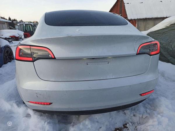 Balts Tesla Model 3 2020 Ukmergė, ar dzinēja tilpumu 0.00 L un nobraukumu 93 tūkst. km par 7800 €, foto 4 vietnē AUTOMOTO.COM.LV